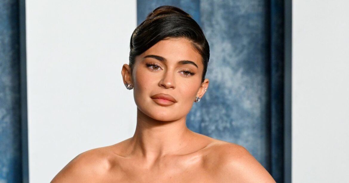 Kylie Jenner Denies Having ‘so Much Surgery On My Face Its A